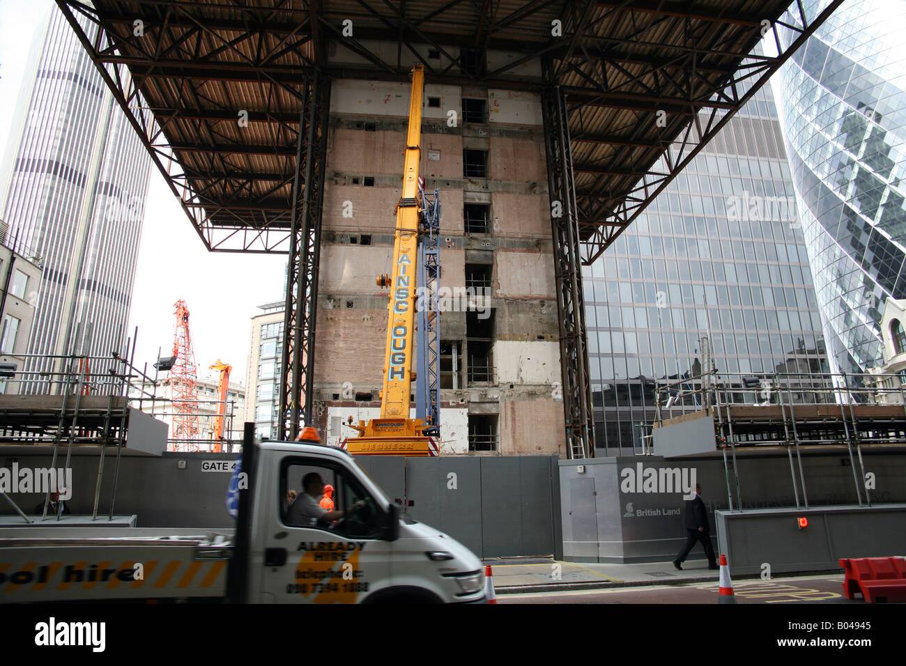 Demolished building city of london hi-res stock photography and images ...