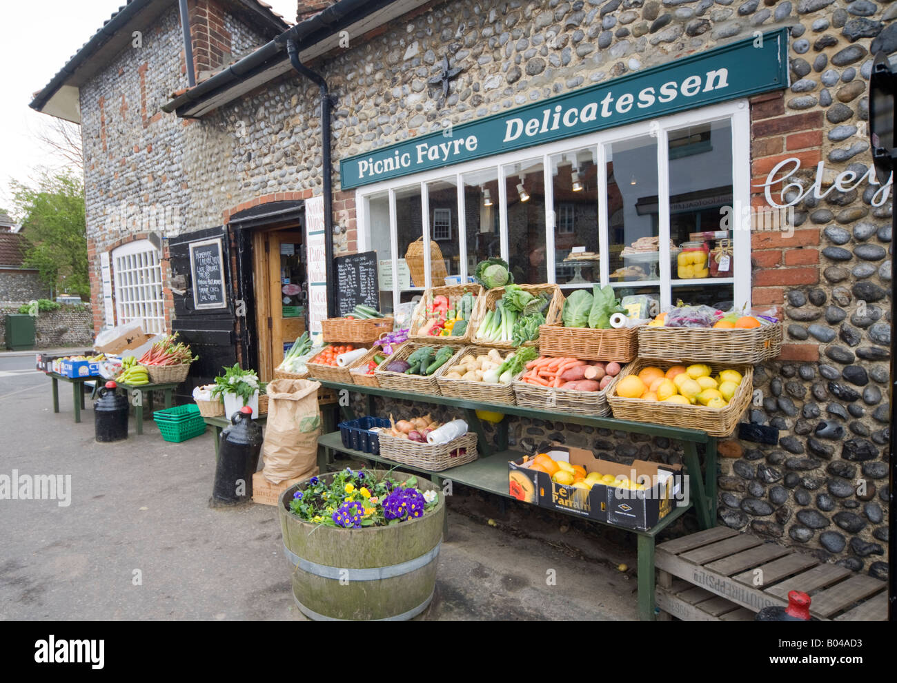 Old English Shop Stock Photo - Alamy