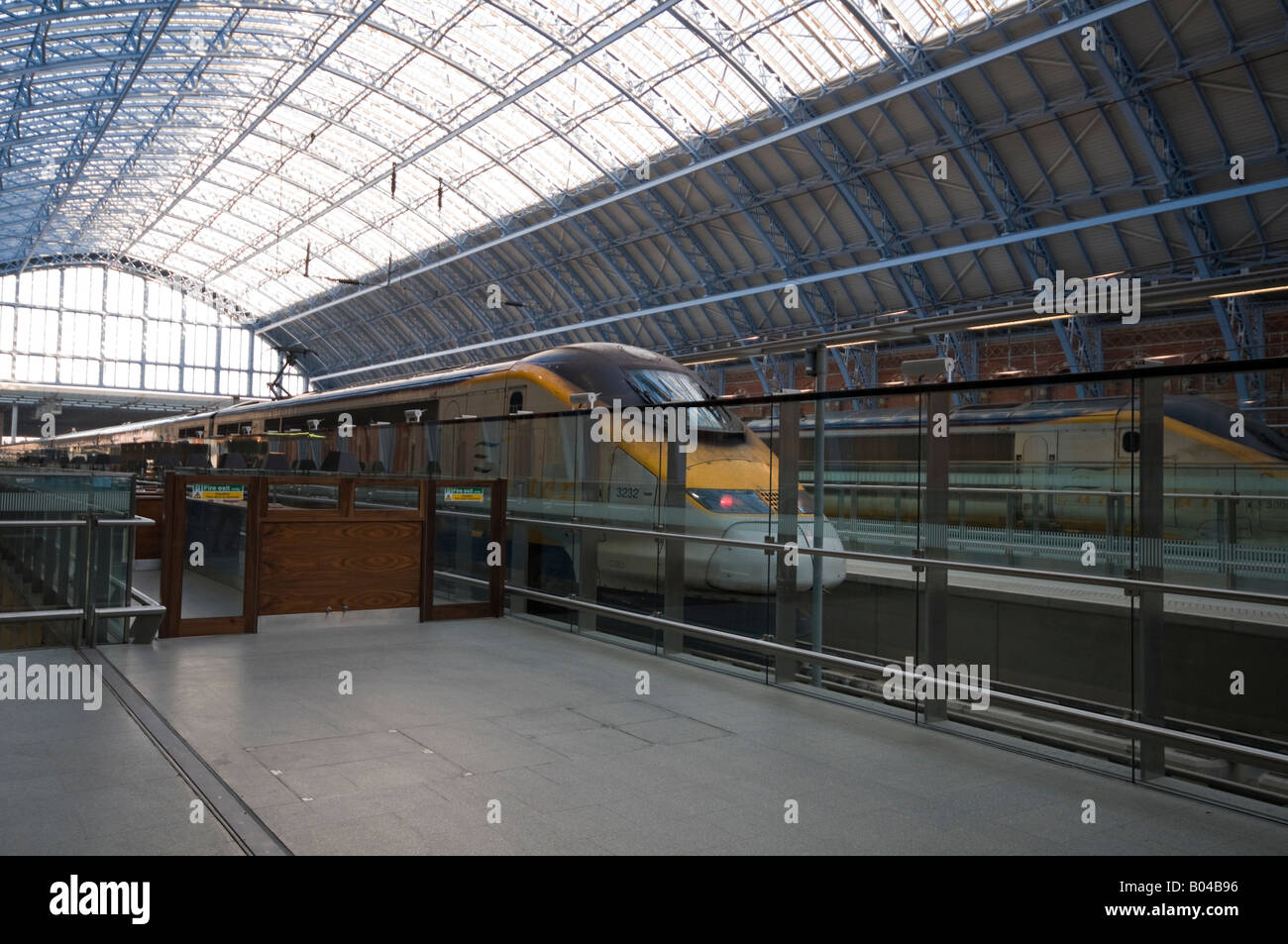 Eurostar terminal Kings Cross St Pancras London Stock Photo - Alamy