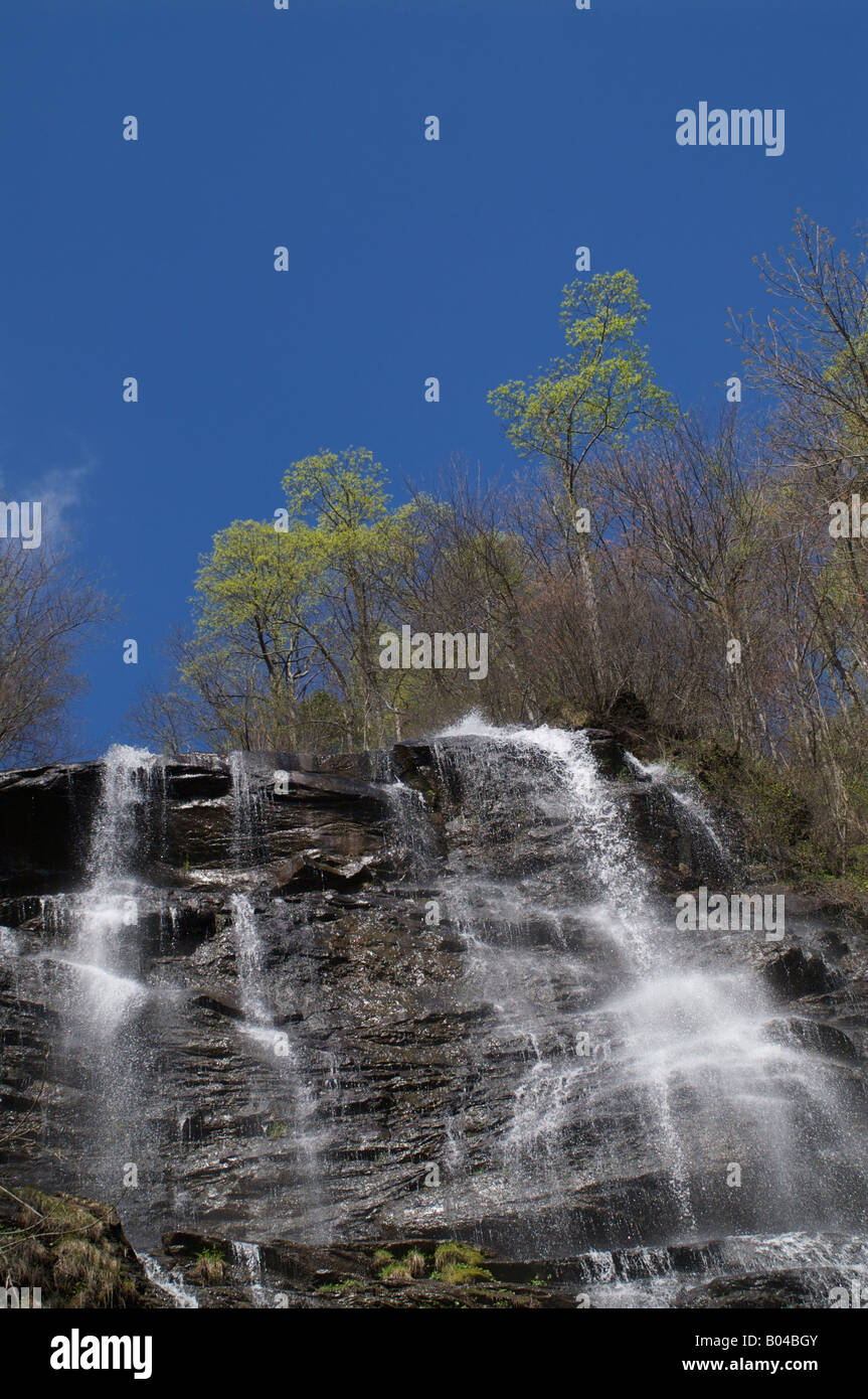 Waterfalls over rocks hi-res stock photography and images - Alamy