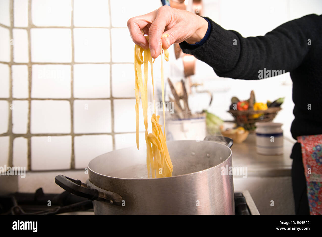 Woman cooking pasta Stock Photo - Alamy