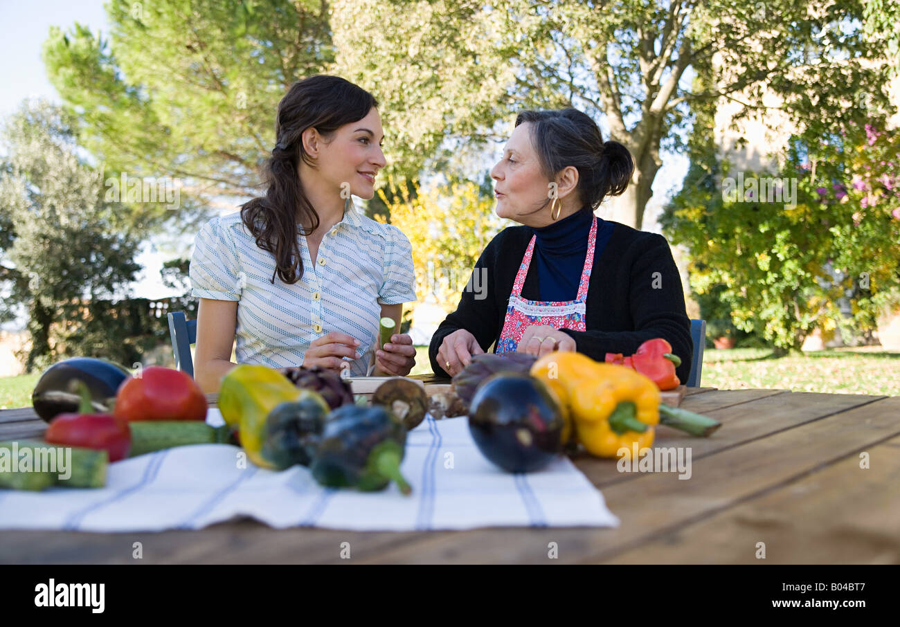 Mother daughter italy cooking hi-res stock photography and images - Alamy