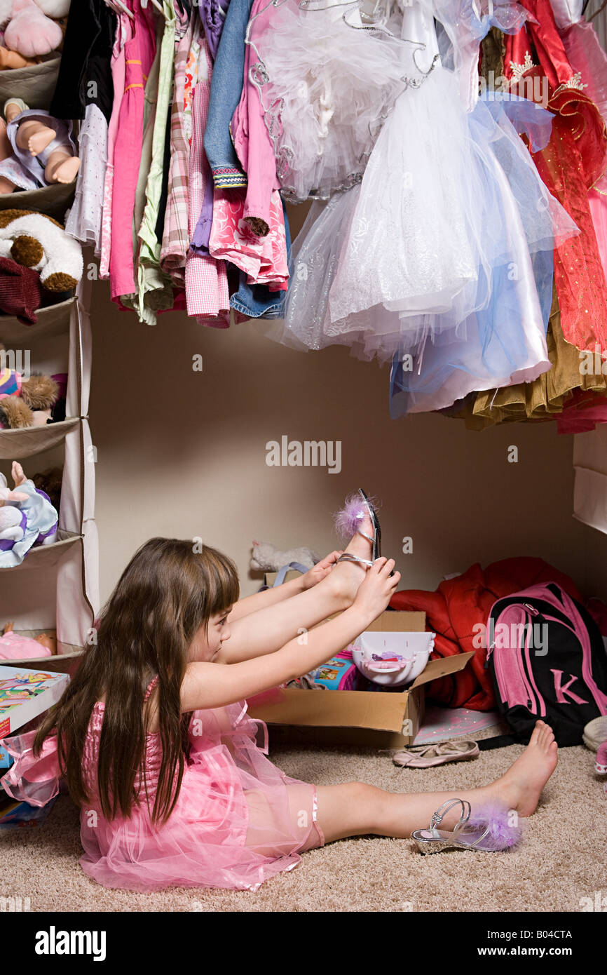 Girl dressing up hi-res stock photography and images - Alamy