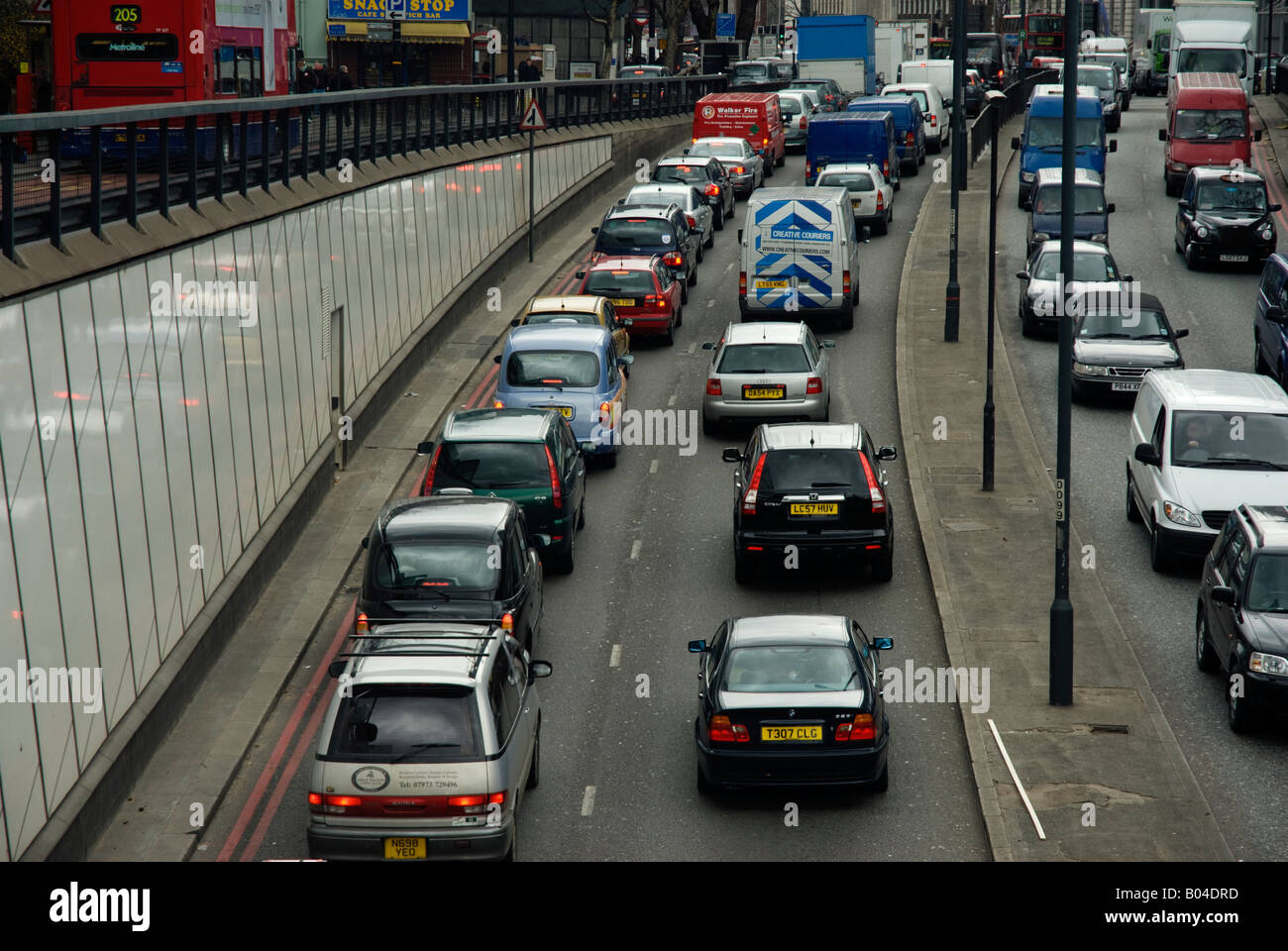 Traffic queue hi-res stock photography and images - Alamy