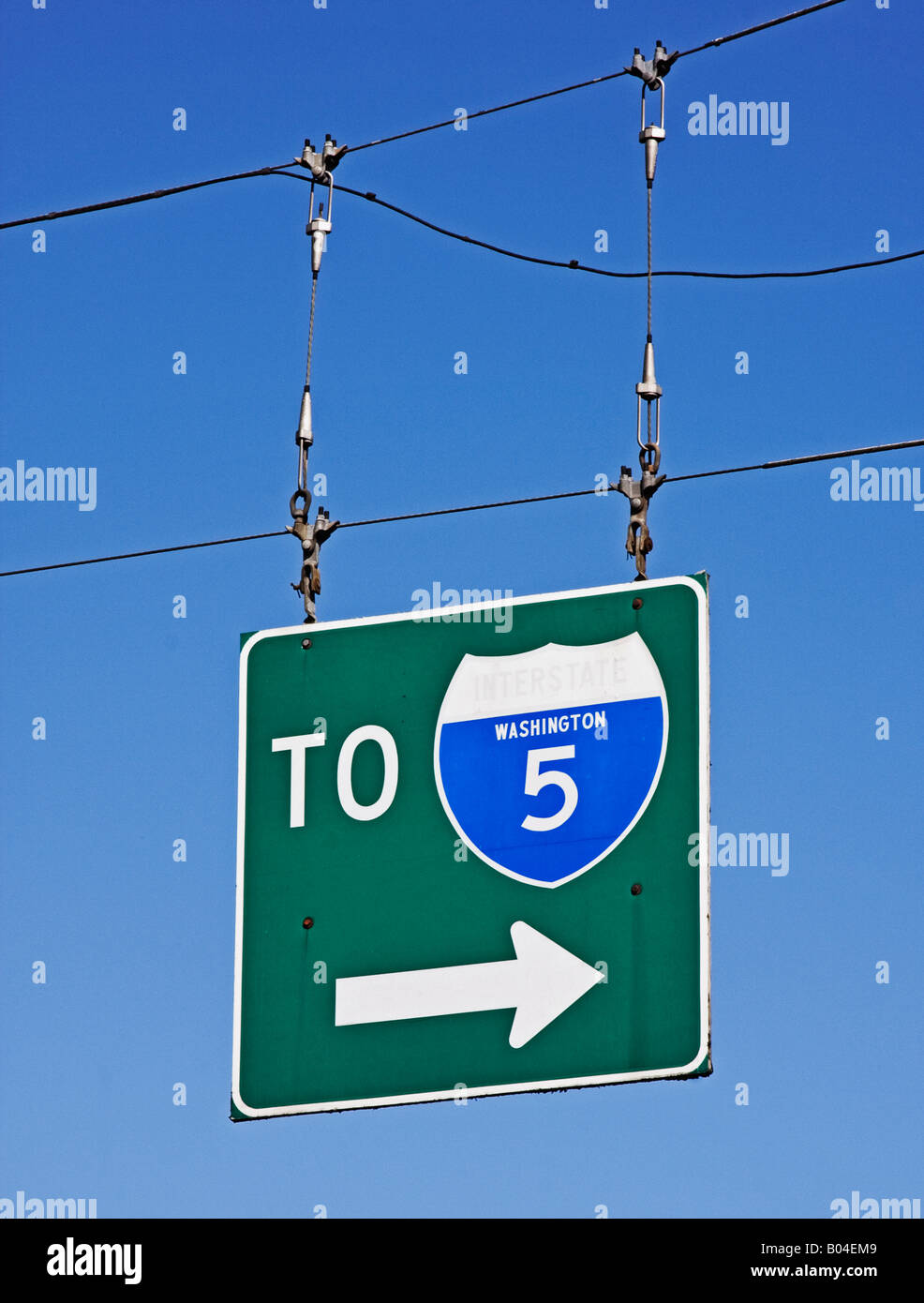Directional sign to interstate highway Stock Photo - Alamy