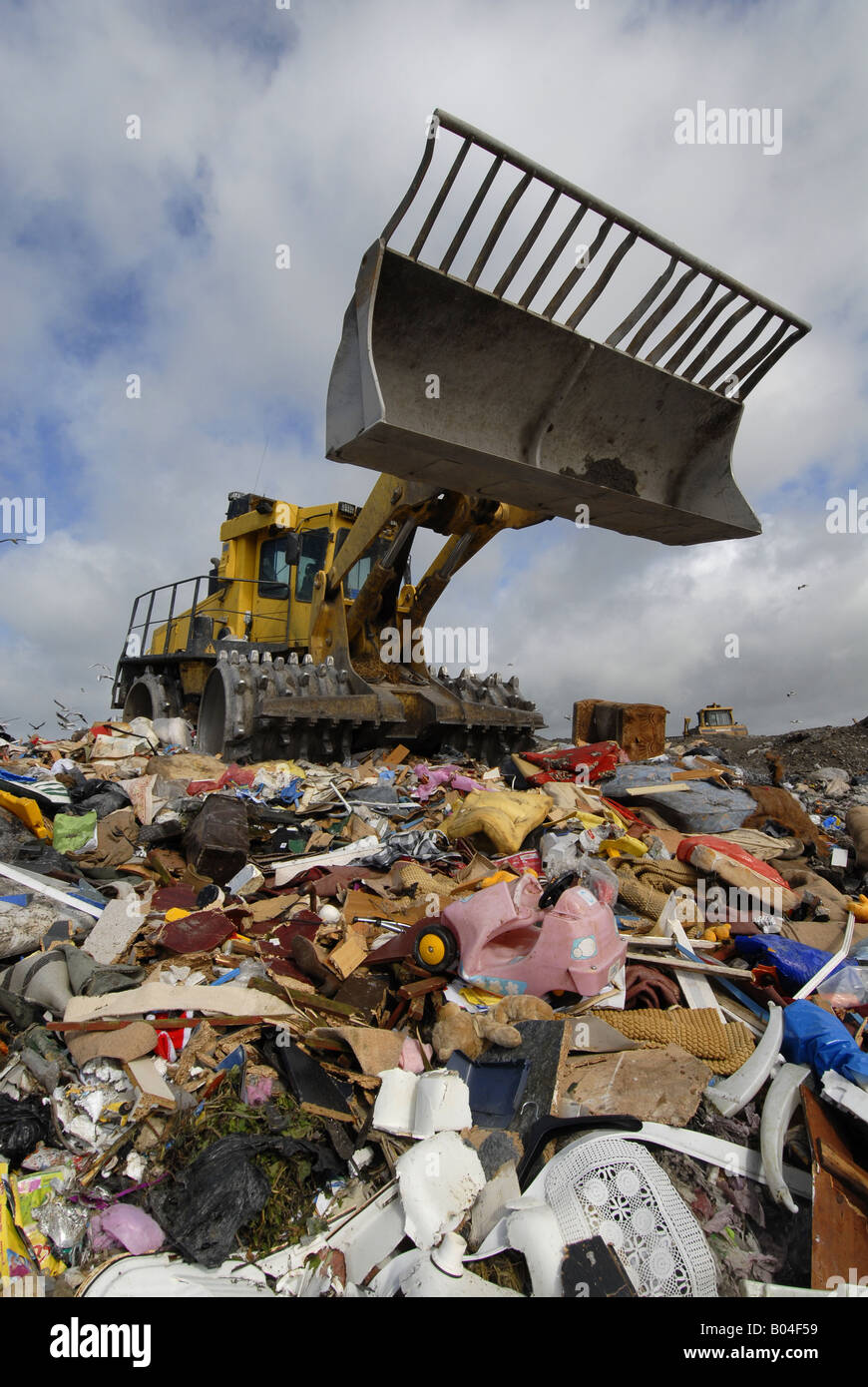 Landfill of waste hi-res stock photography and images - Alamy