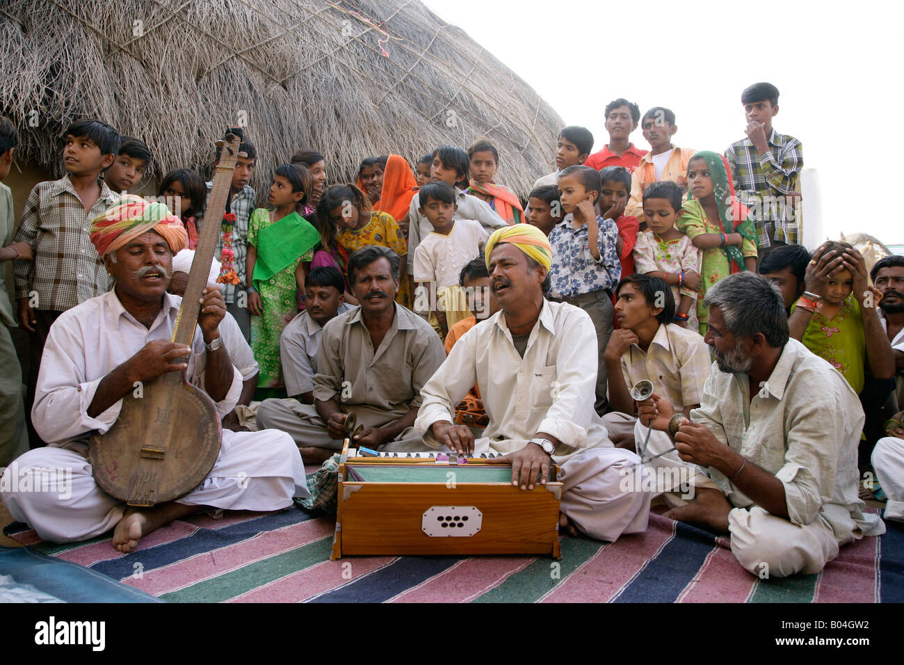Rajasthani musical instruments hi-res stock photography and images - Alamy