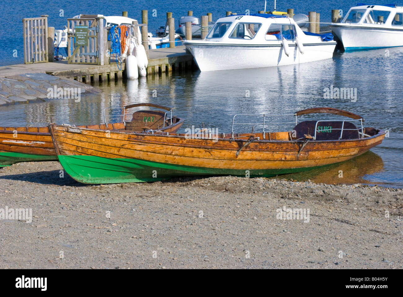 Green rowing boat hi-res stock photography and images - Alamy