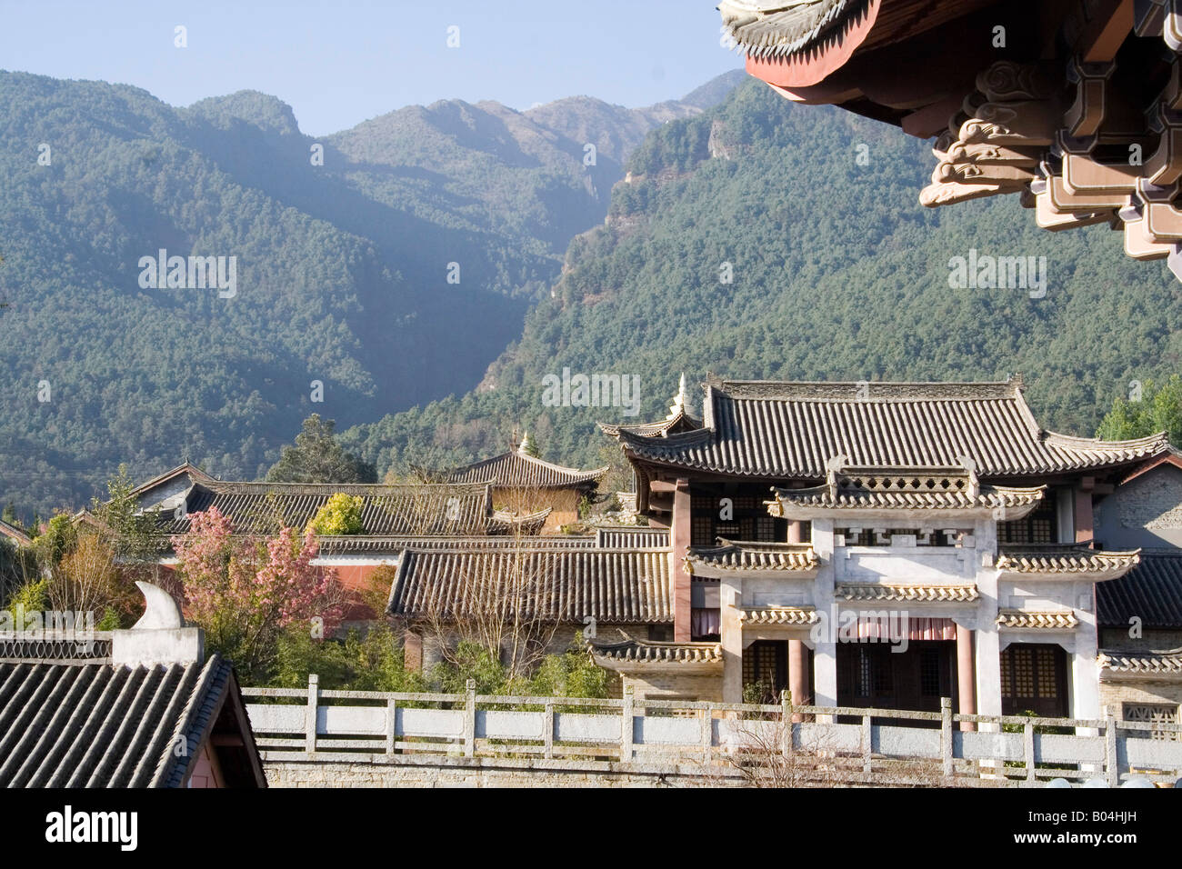 View of the ancient buildings in the city of the Li Kingdom, Dali ...