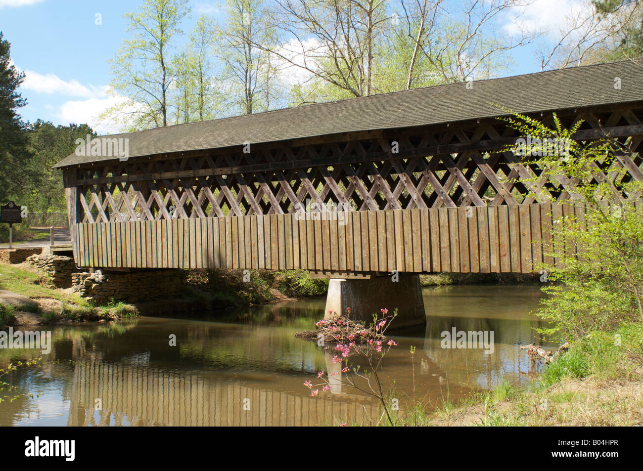 Covered bridge over river hi-res stock photography and images - Alamy