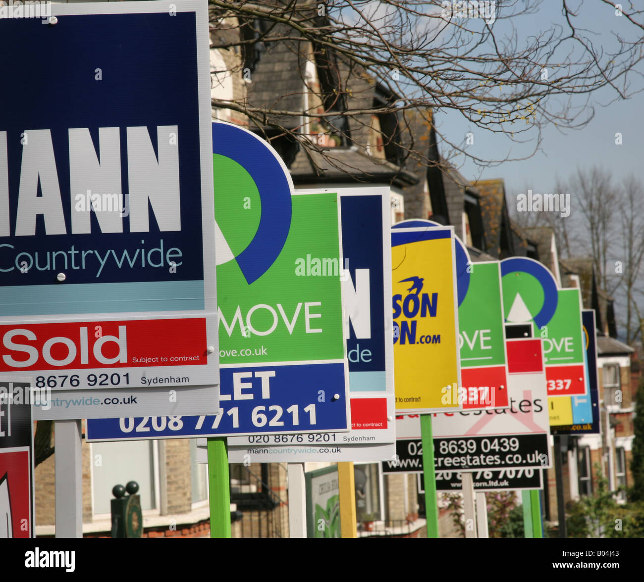 Estate agents signs hi-res stock photography and images - Alamy