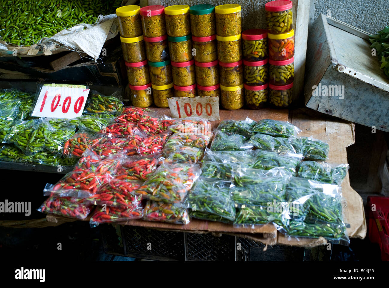 Red and green chillies on sale in Port Louis market,Mauritius Stock ...