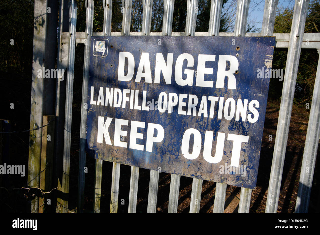 Landfill sign hi-res stock photography and images - Alamy