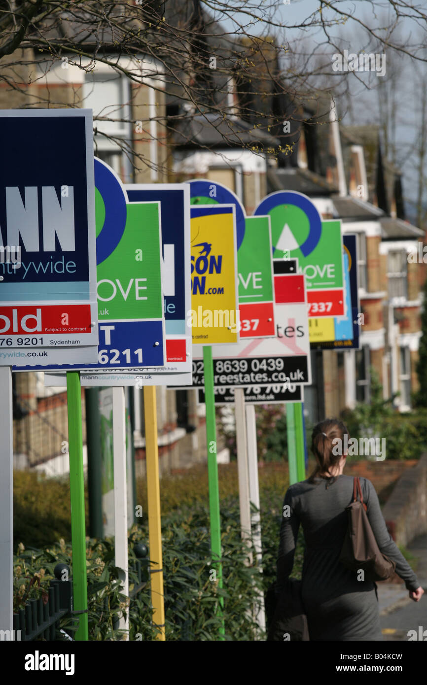 Estate agents signs hi-res stock photography and images - Alamy