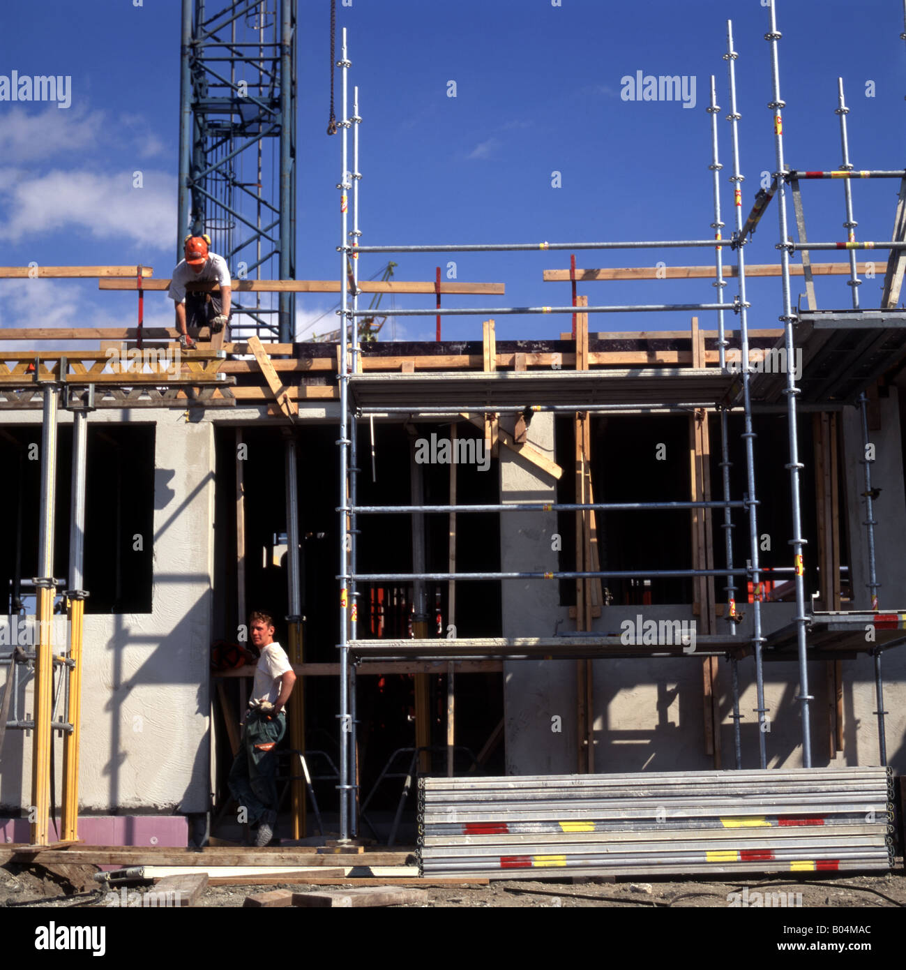 Building site workers hi-res stock photography and images - Alamy