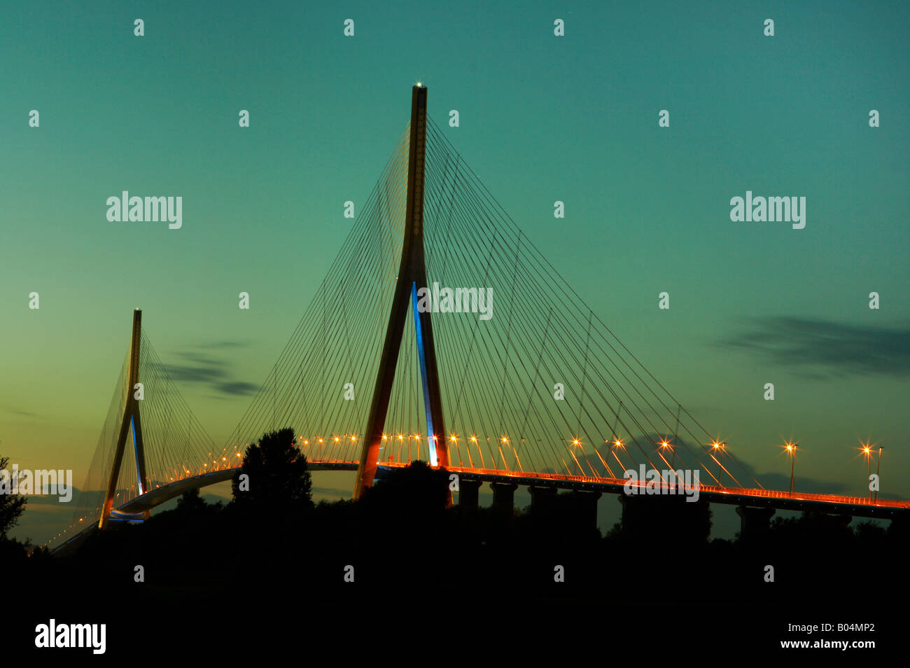 Night view on the famous Pont de Normandie cable bridge in Honfleur ...