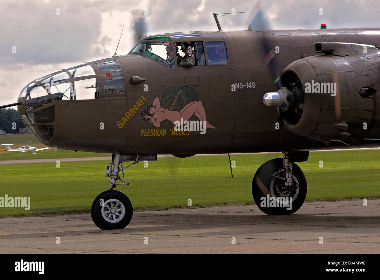 B 25 bomber plane wwii hi-res stock photography and images - Alamy