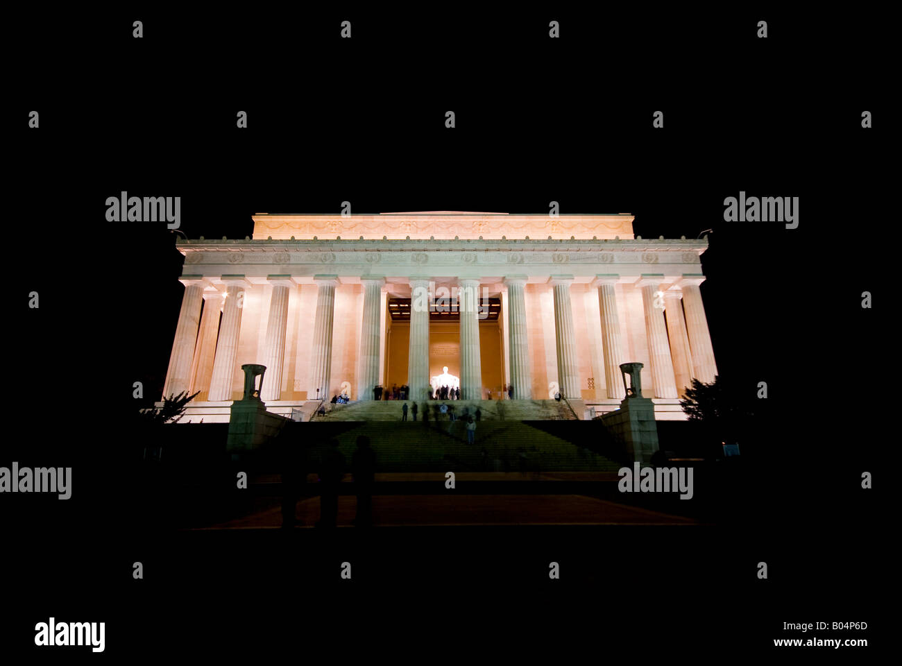 Night time lincoln memorial hi-res stock photography and images - Alamy