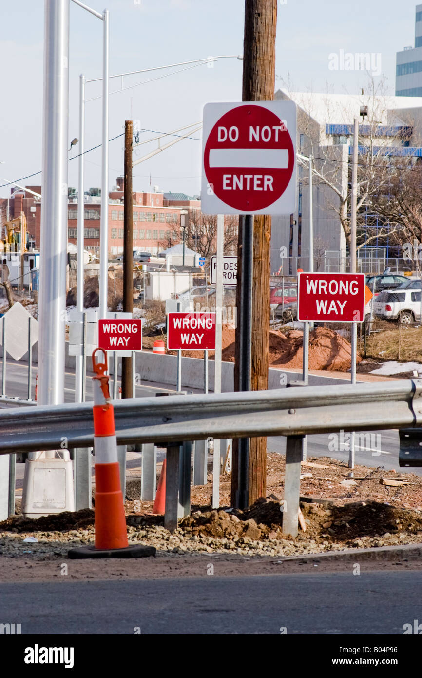 WRONG WAY and DO NOT ENTER signs near a highway Stock Photo - Alamy