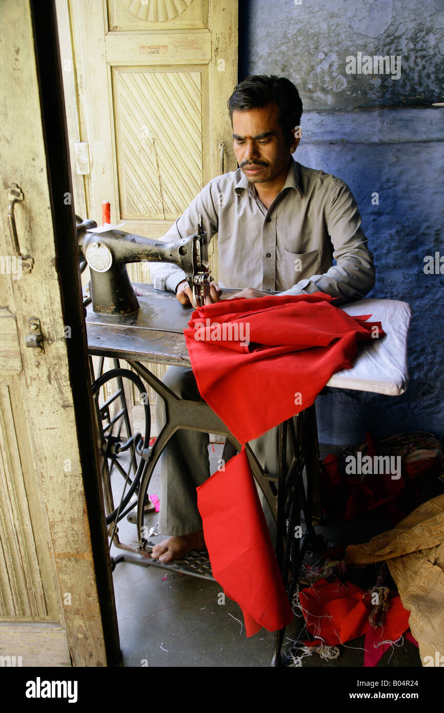 Indian man old sewing machine hi-res stock photography and images - Alamy