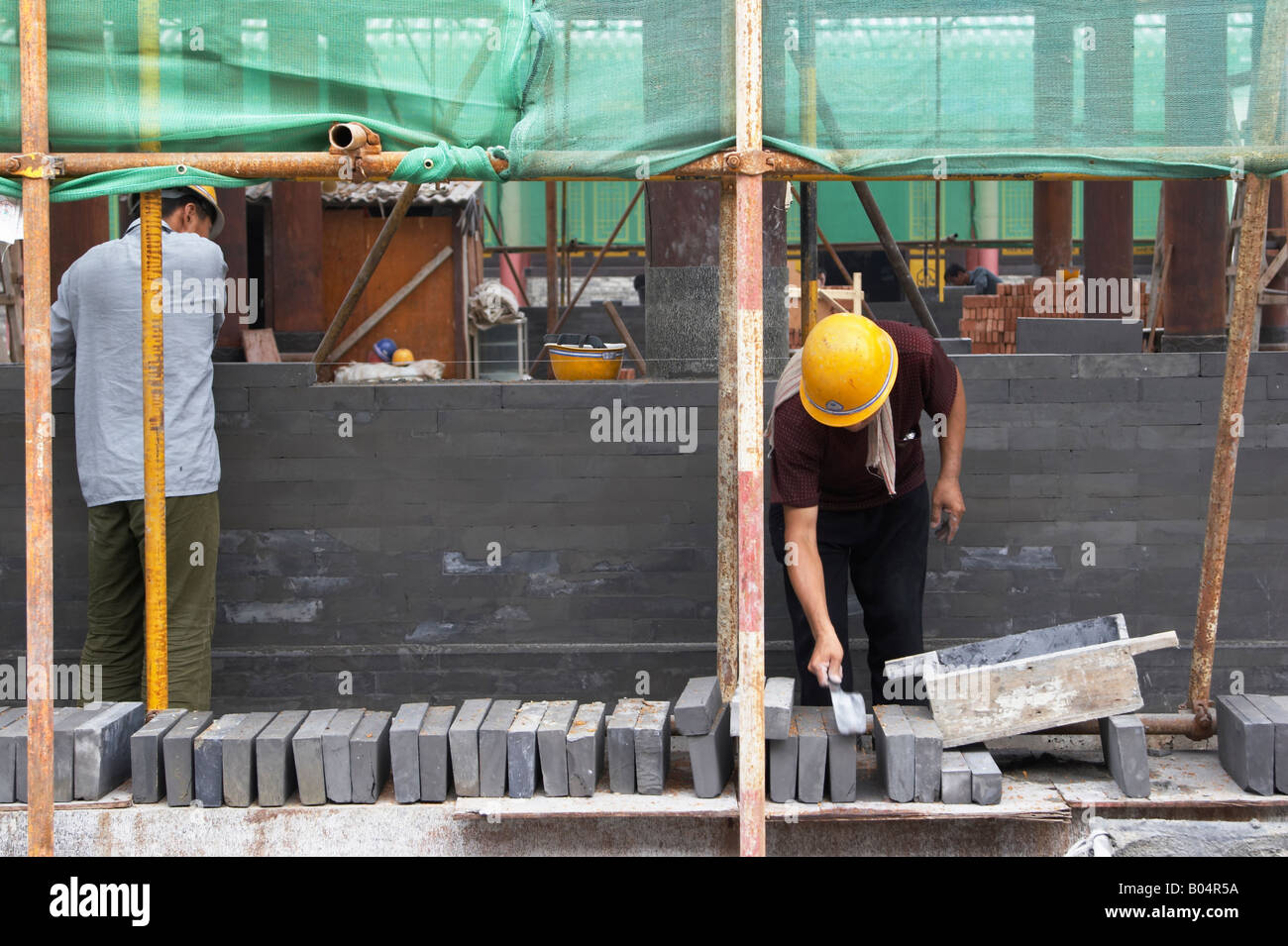 Men Building Wall On Construction Site, Xian, China Stock Photo - Alamy