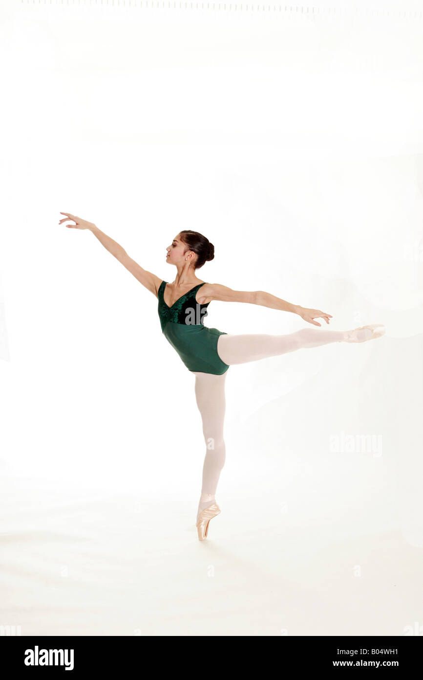 Young ballerina arabesque hi-res stock photography and images - Alamy