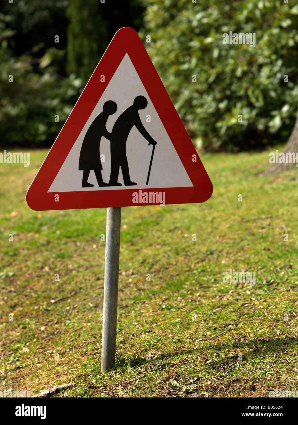 Elderly crossing sign hi-res stock photography and images - Alamy