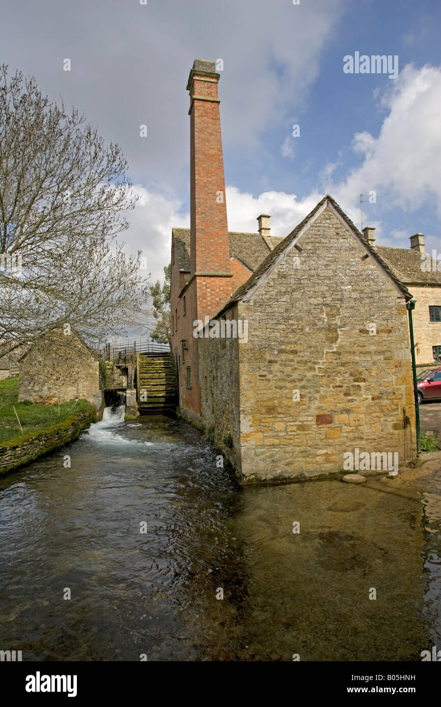 Old water mill uk hi-res stock photography and images - Alamy