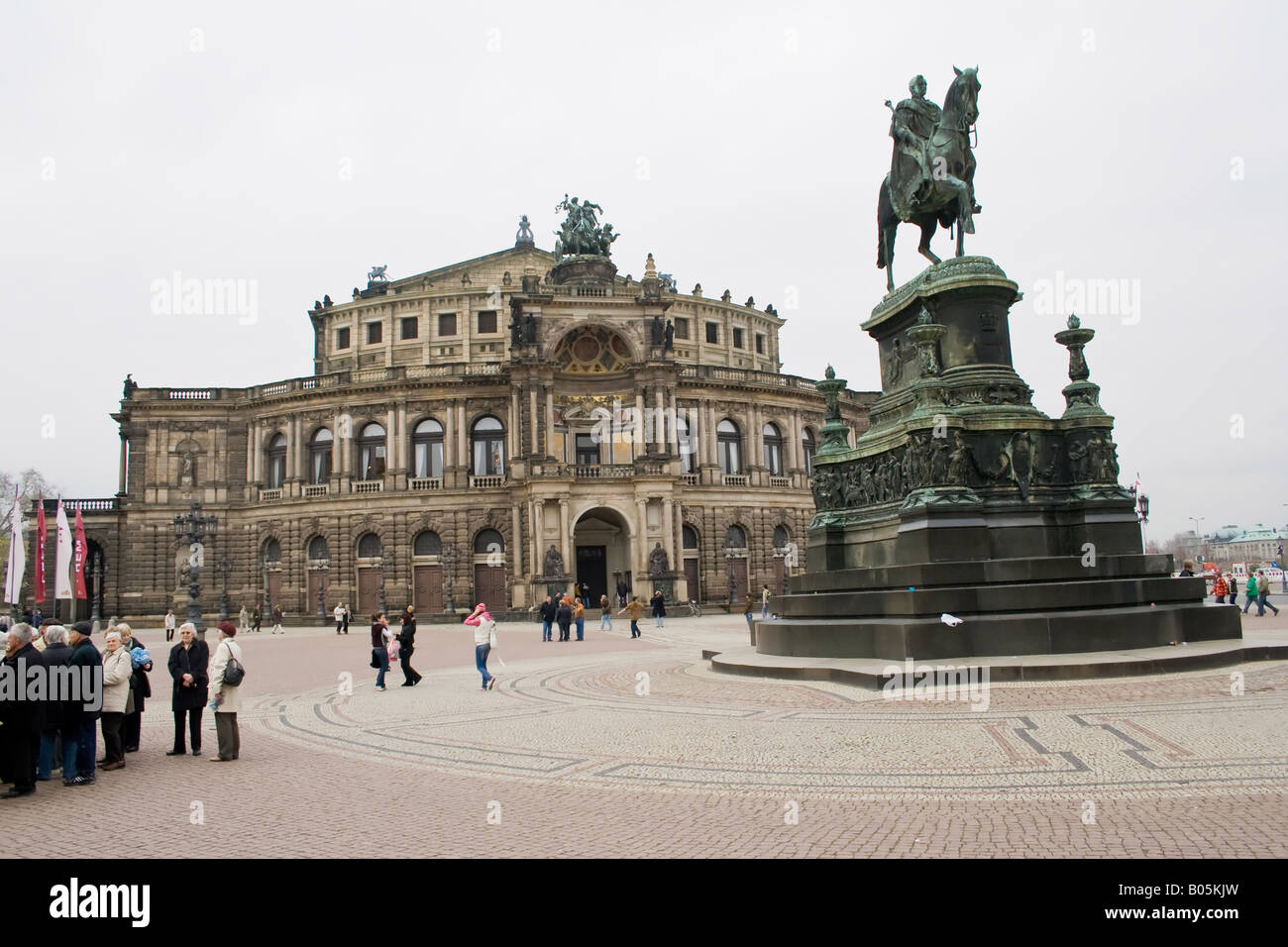 Dresden national house hi-res stock photography and images - Alamy