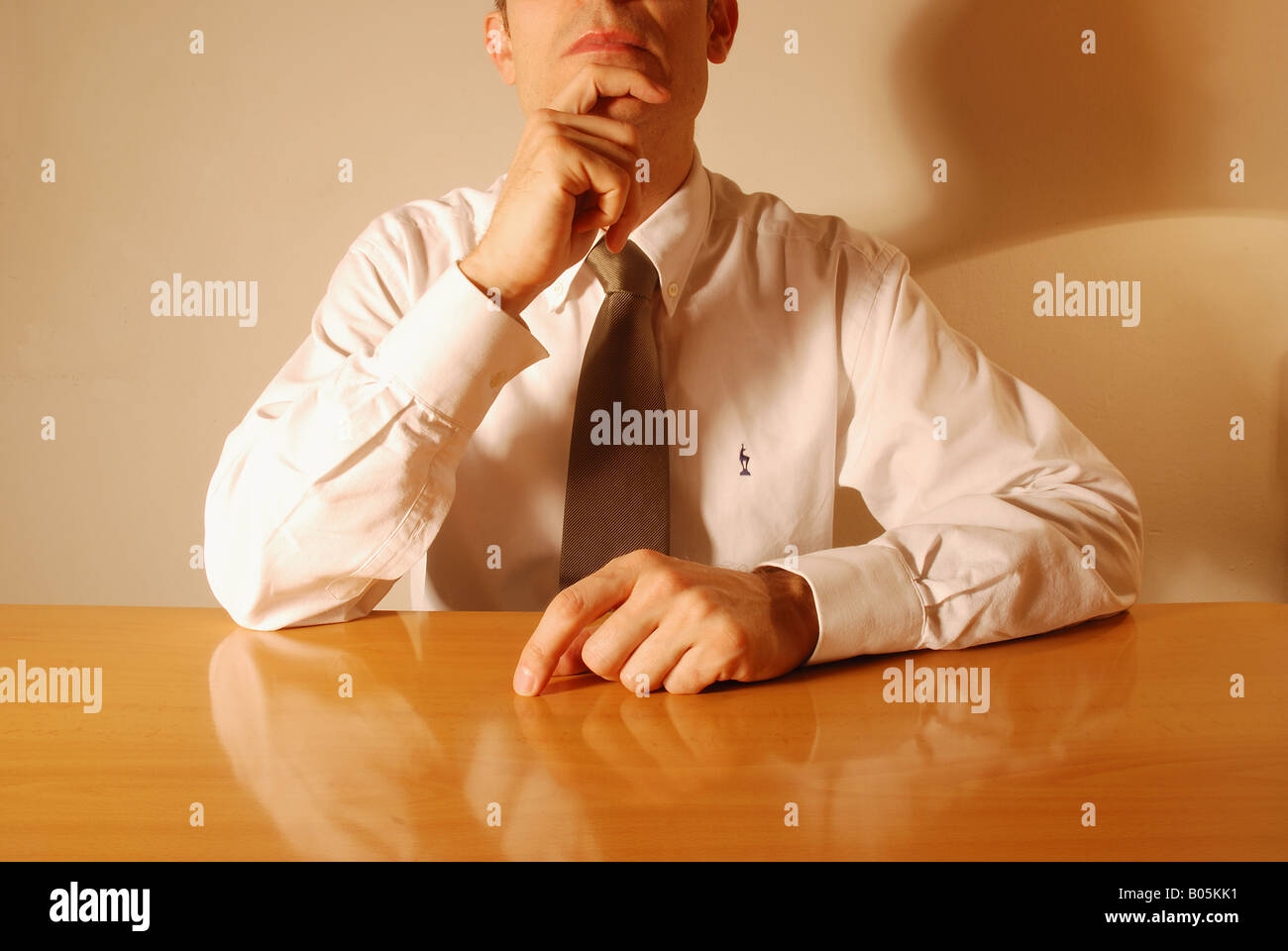 Hand gestures: thinking Stock Photo - Alamy