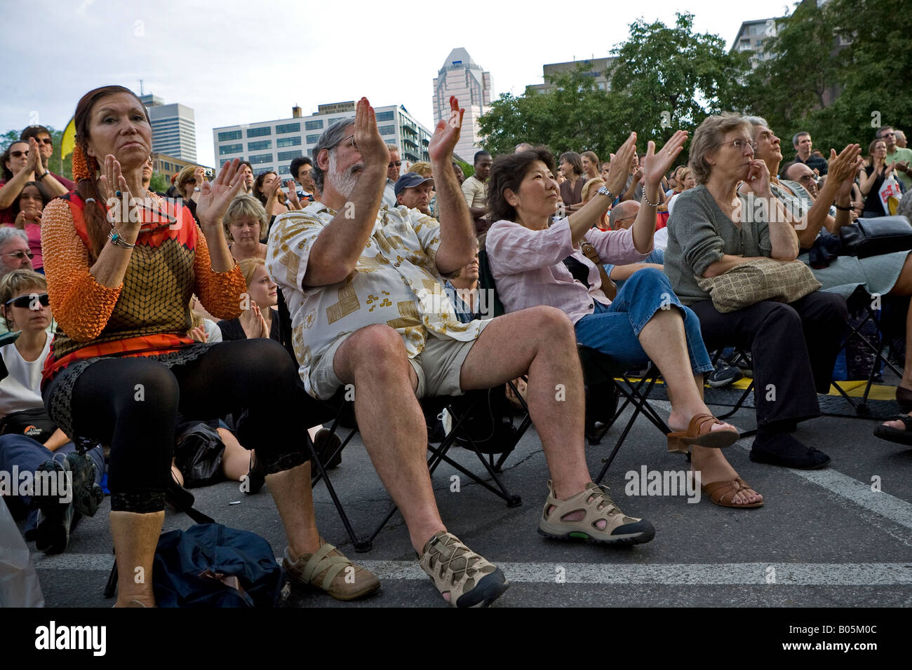 Audience clapping 2007 montreal international hi-res stock photography ...