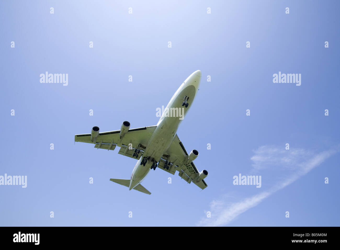 Aeroplane right touch down hi-res stock photography and images - Alamy