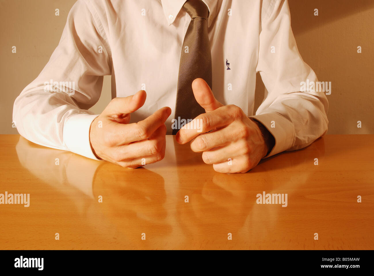 Hand gestures: explaining Stock Photo - Alamy