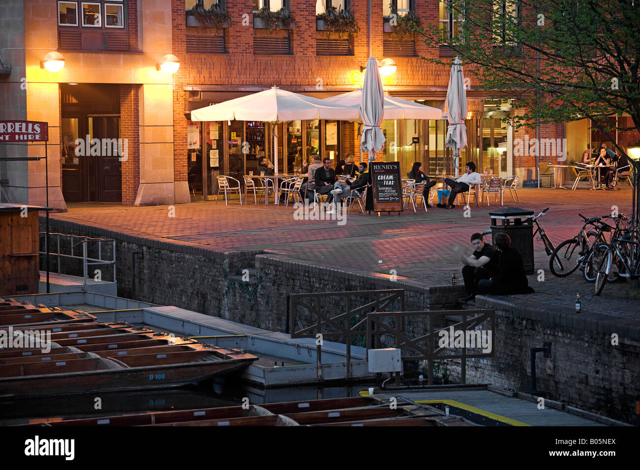 An evening out hi-res stock photography and images - Alamy