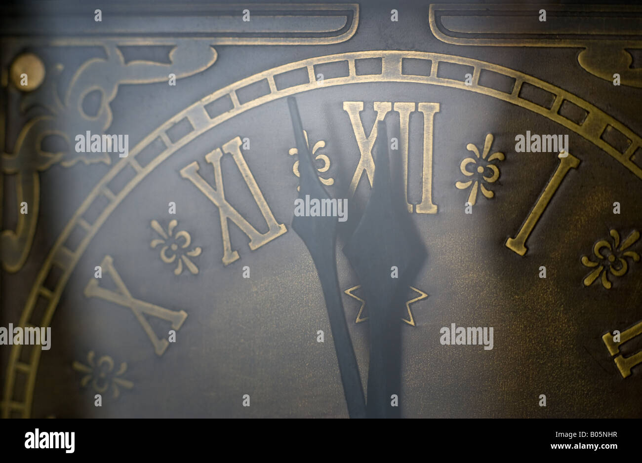 Antique clock 12 o'clock hi-res stock photography and images - Alamy