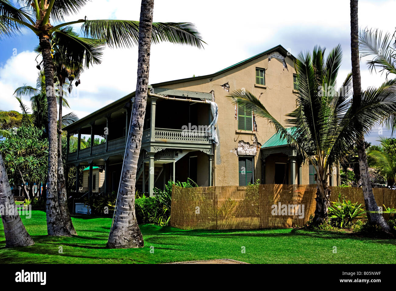 Image of the Hulihe e Palace Exterior focusing on the structural ...