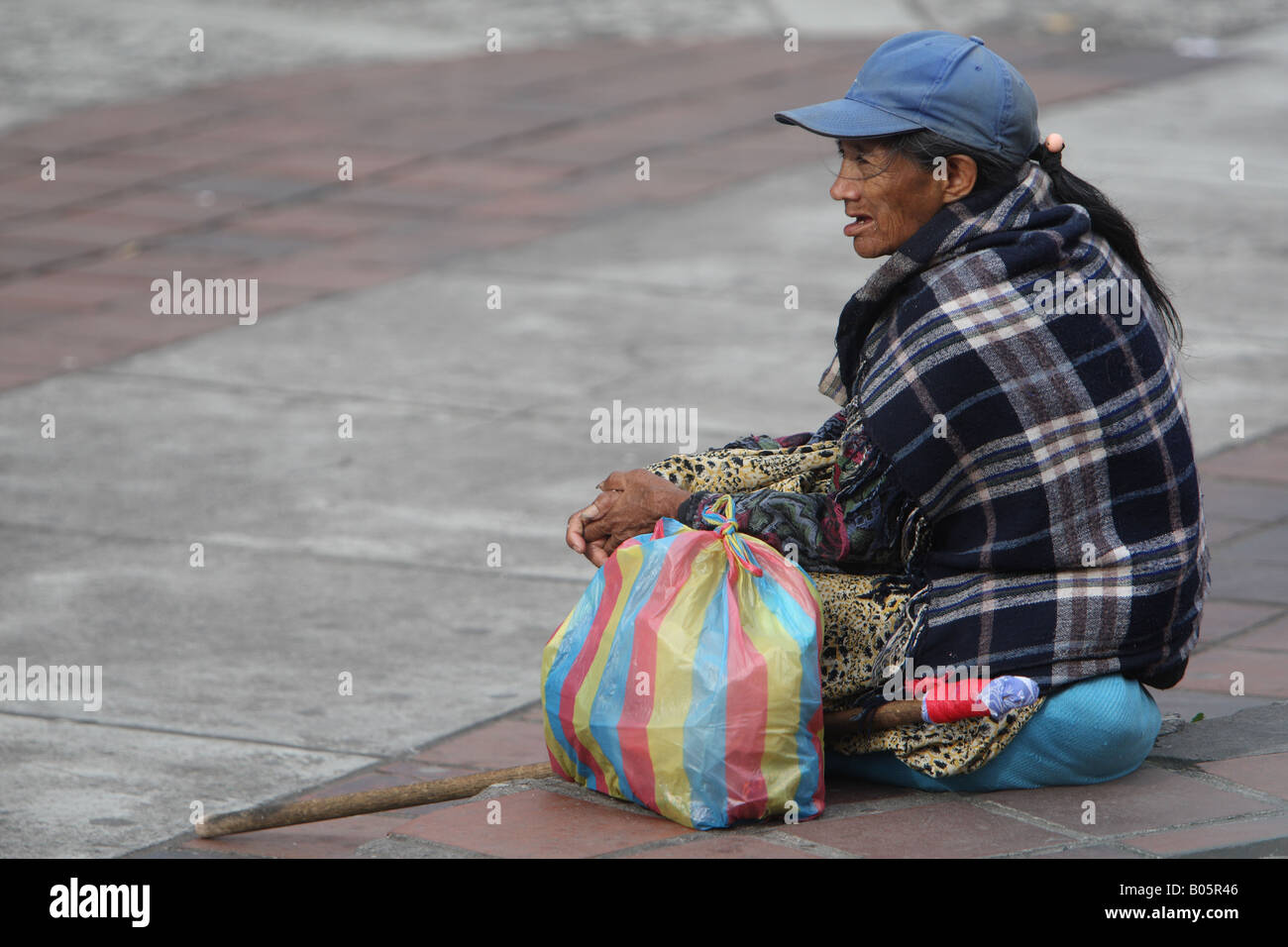 woman begging on streets Stock Photo - Alamy