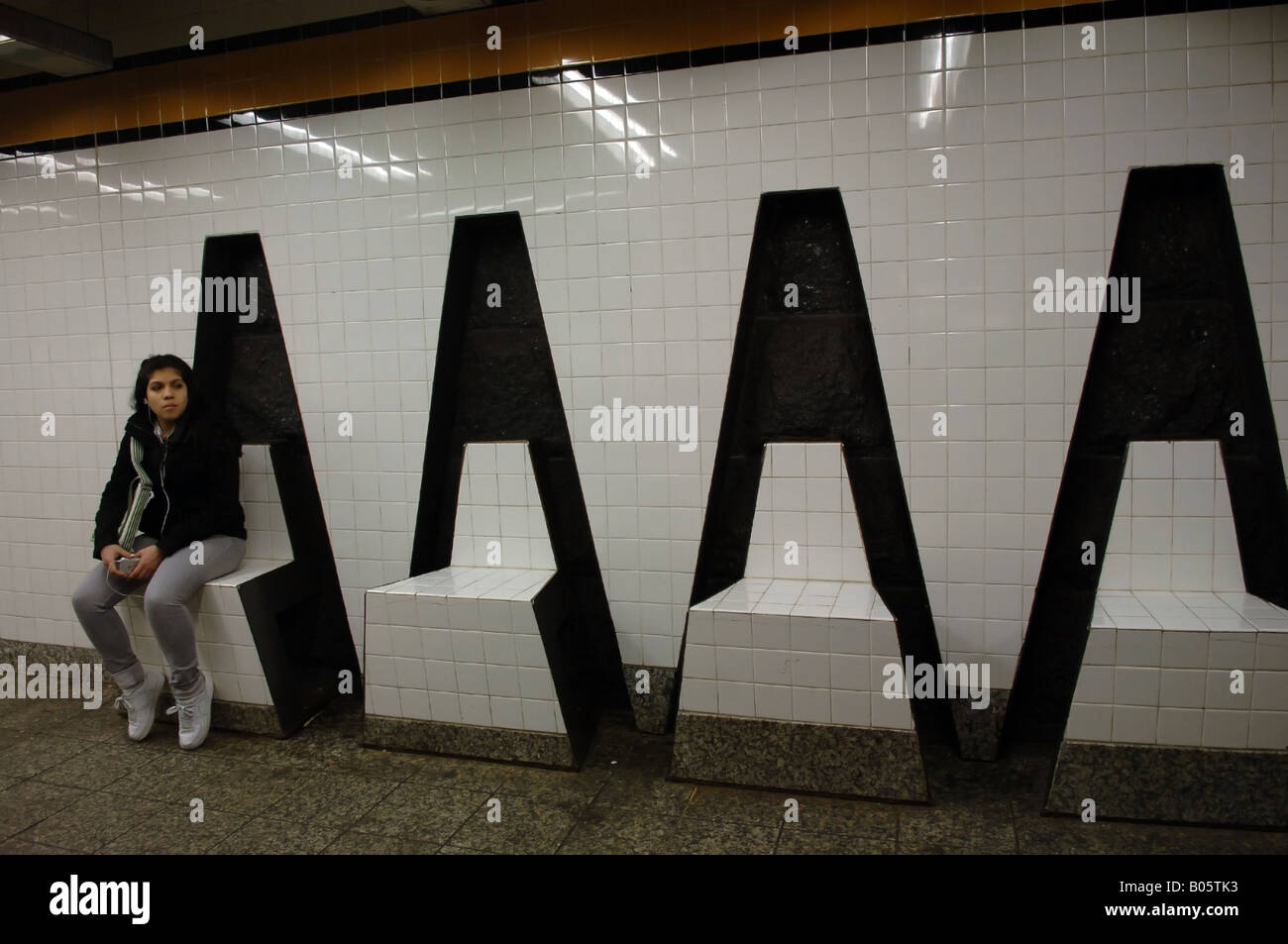Train station seating hi-res stock photography and images - Alamy