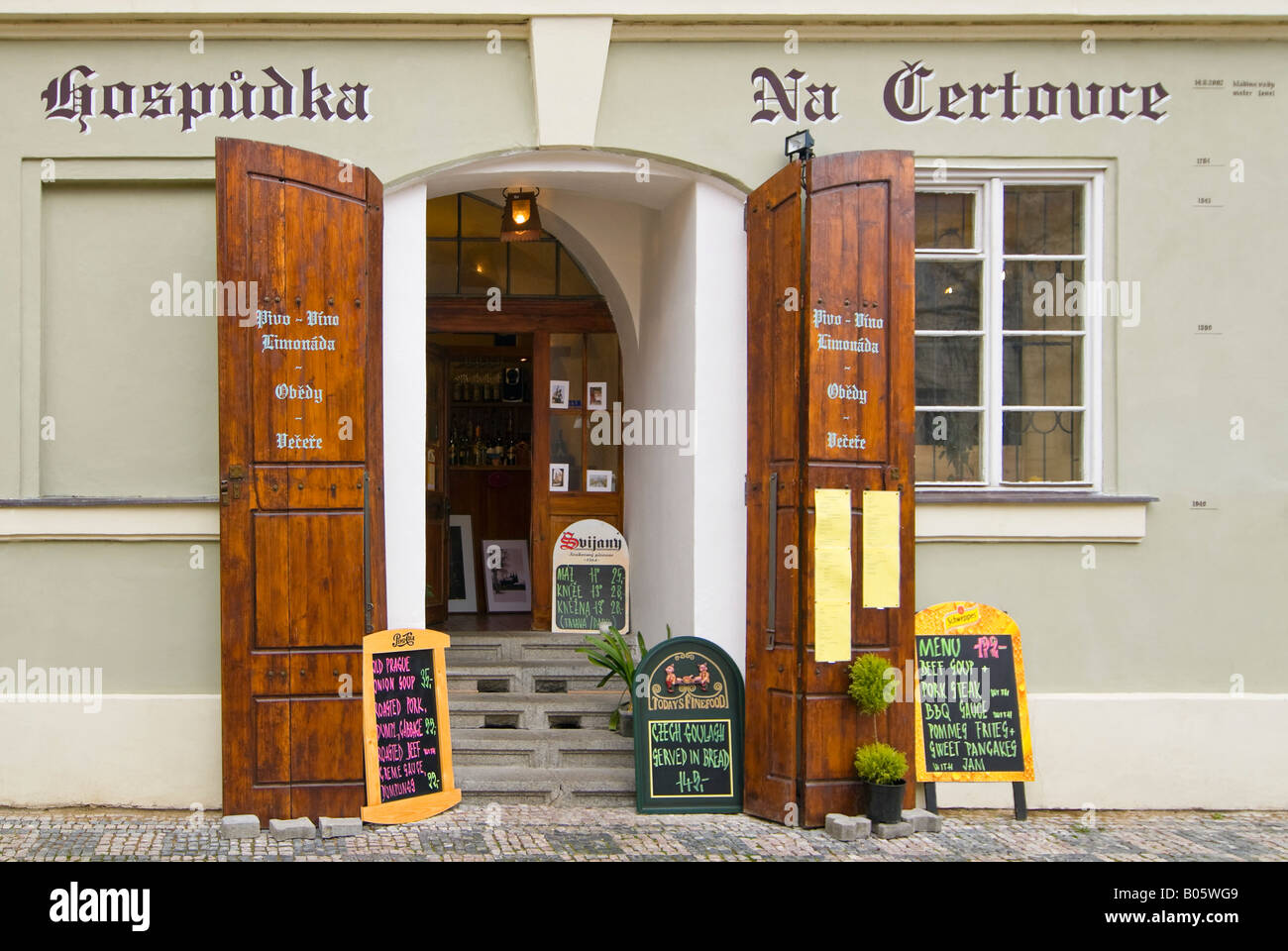 Restaurant lines hi-res stock photography and images - Alamy