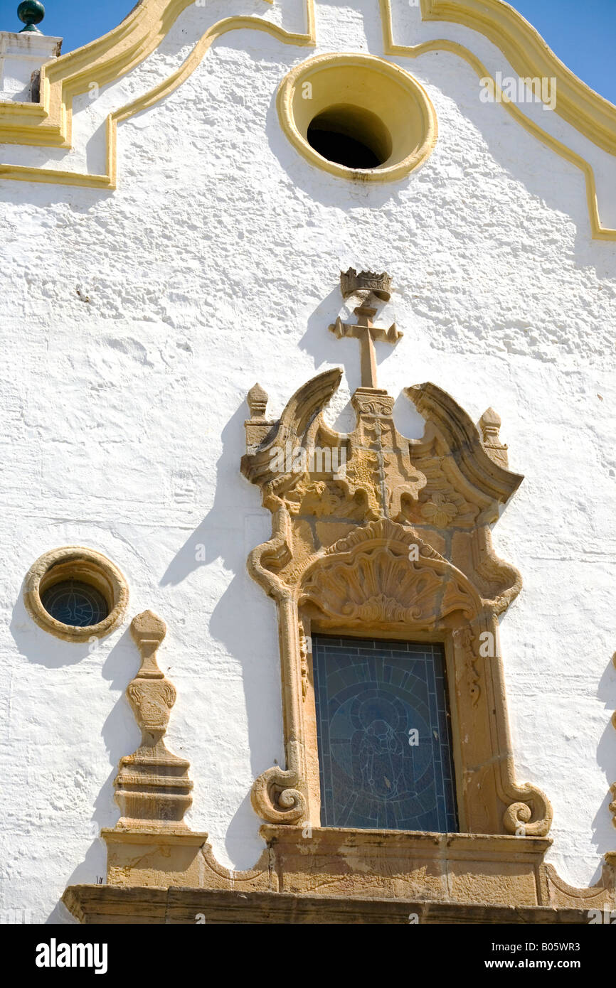 Detail of white Spanish church Stock Photo - Alamy