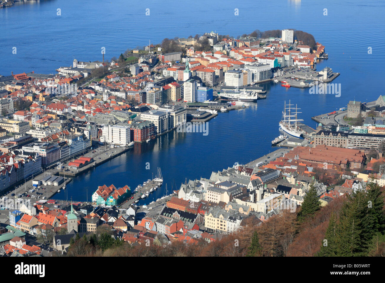 floyen viewpoint The Norwegian city of Bergen, an important cultural ...