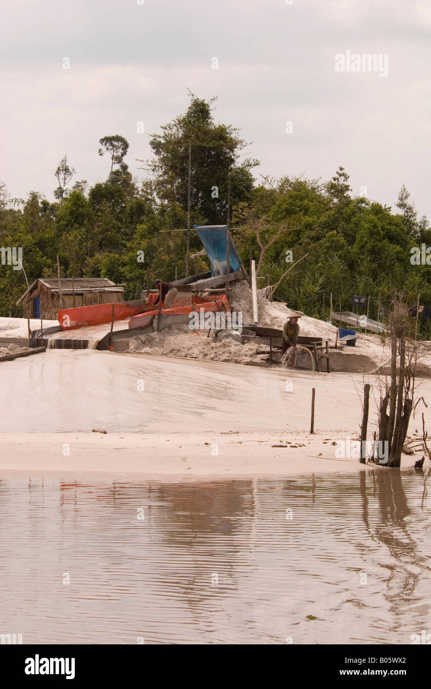 Zircon mine hi-res stock photography and images - Alamy