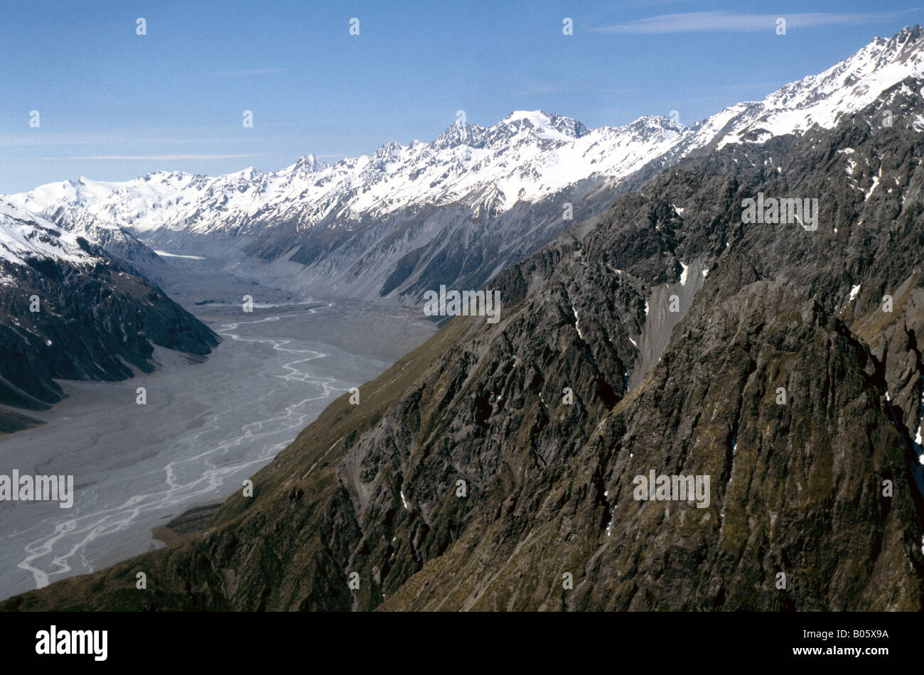 A view of the Southern Alps and a massive glacial valley near Mount ...