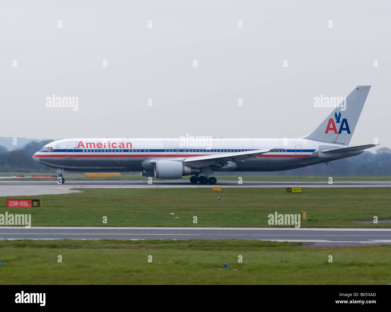 American Airlines Boeing 767-300 Accelerating on Runway for Take-off at ...