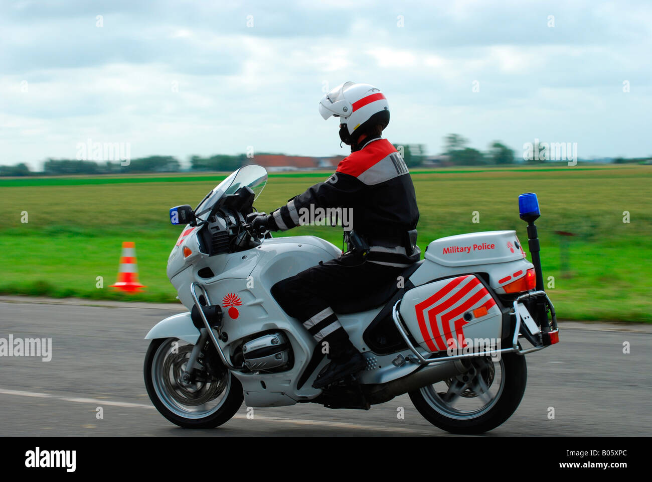 An officer of the Military Police of Belgium on his BMW R 1150 RT ...