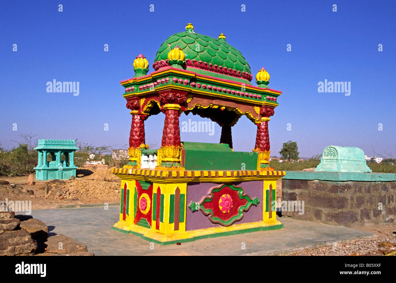 Muslim tomb cemetery india hi-res stock photography and images - Alamy