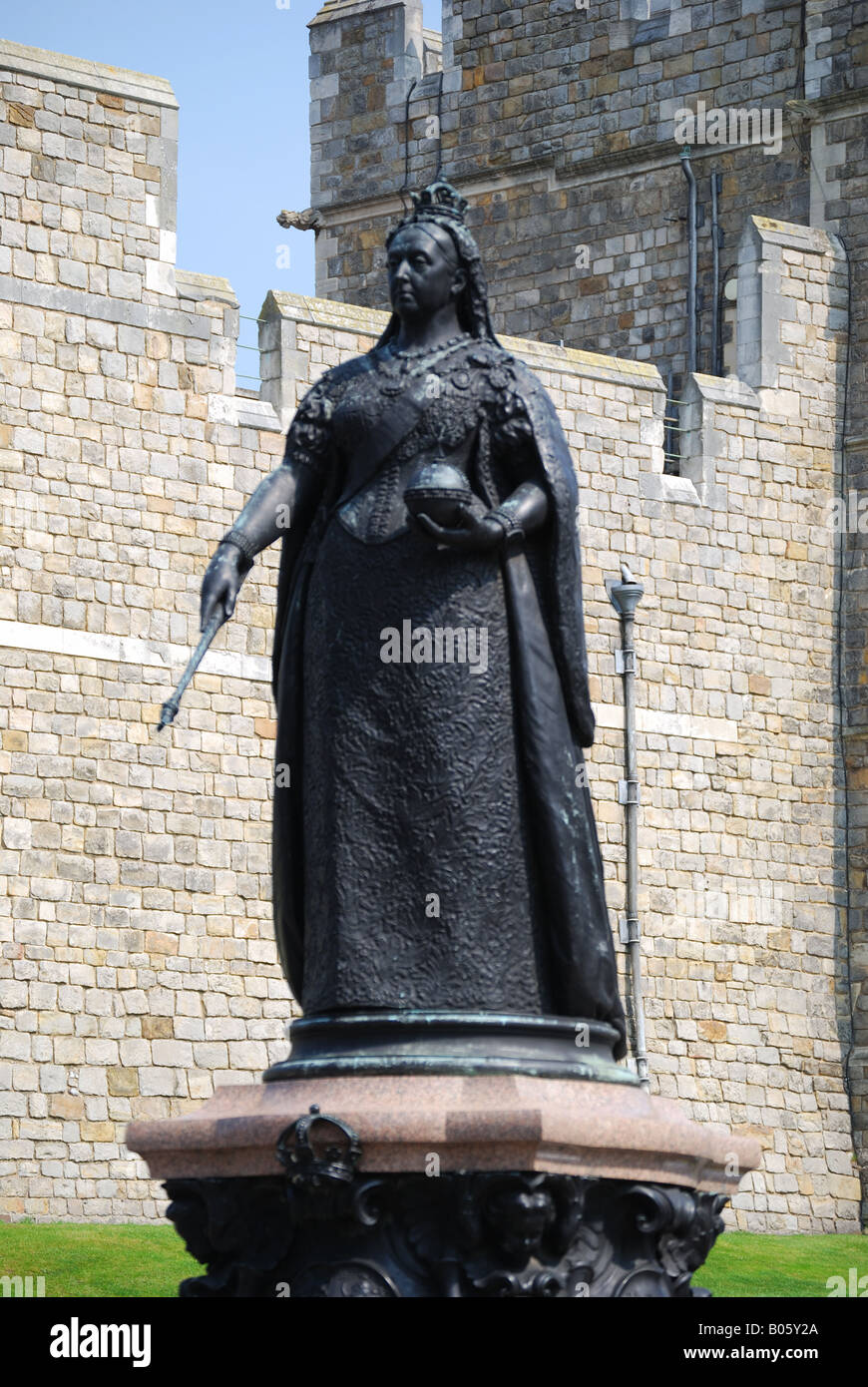 Windsor Castle Statue High Resolution Stock Photography and Images - Alamy
