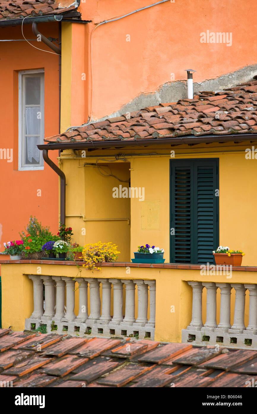 Balcony flowers in tuscany hi-res stock photography and images - Alamy