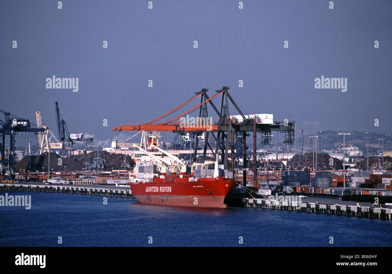 Port of los angeles container ships hi-res stock photography and images ...