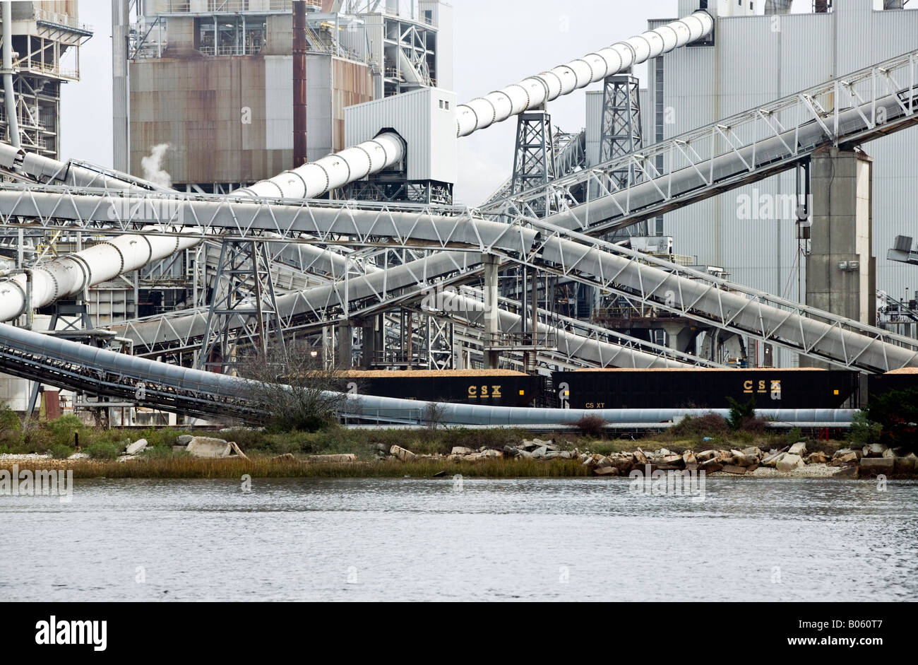 Pulp paper mill hi-res stock photography and images - Alamy